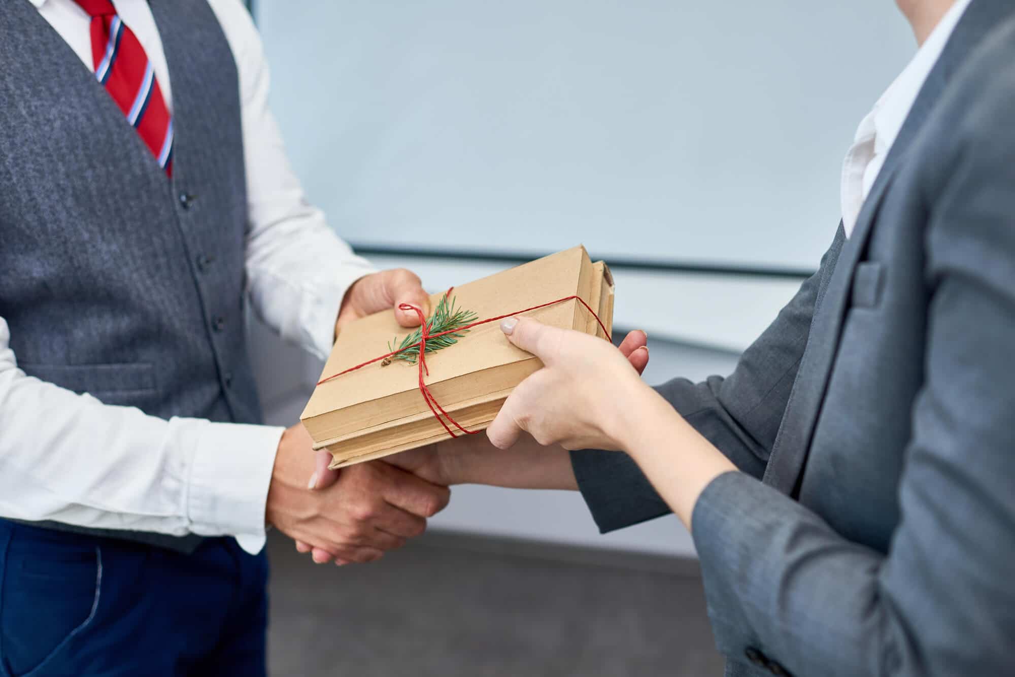 Top 5 Reasons To Give Employee Gifts Metalpromo